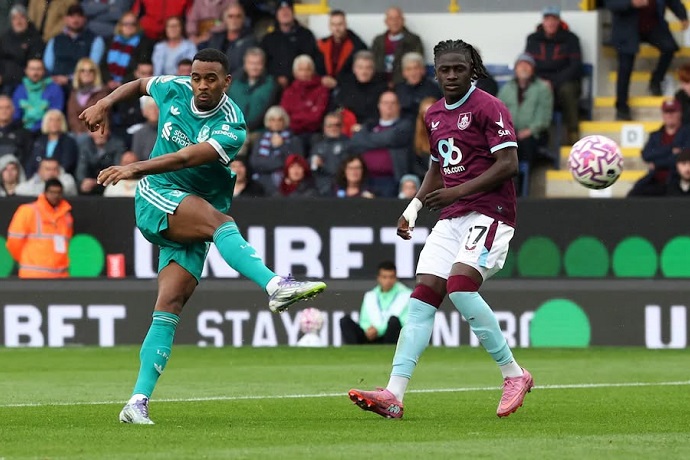 Siêu máy tính dự đoán Liverpool vs Burnley, 22h00 ngày 17/1